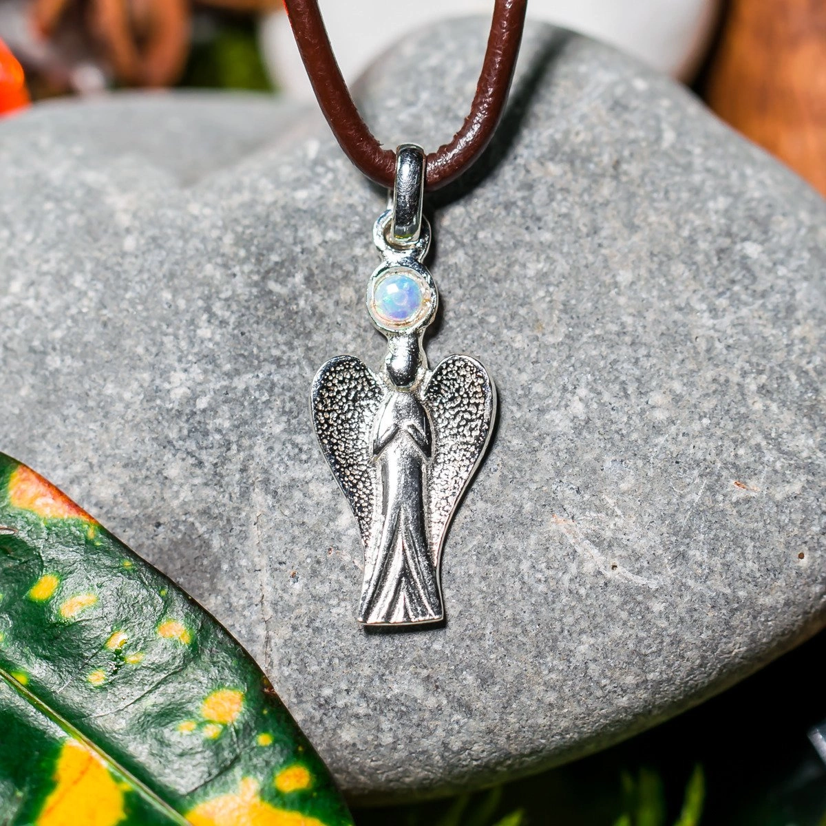 Engel mit Mondstein aus Silber 925 - esoterik Shop online Secretum Antrum